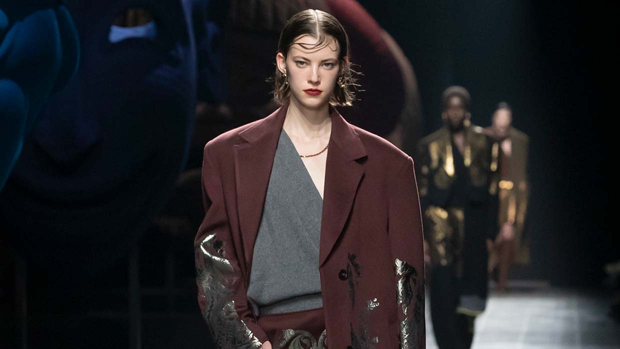 Il colore più di moda per l'autunno 2024. Da indossare subito!