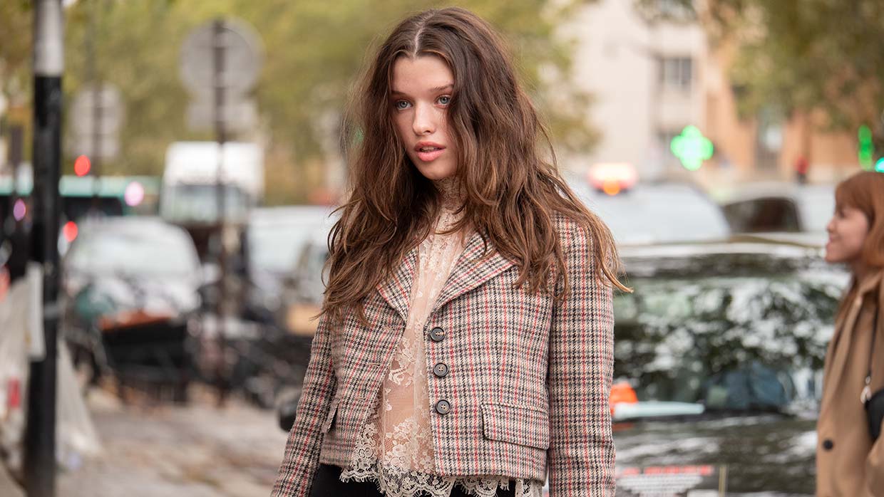 Lo streetstyle alla sfilata di Chloé per l'estate 2025 alla settimana della moda di Parigi